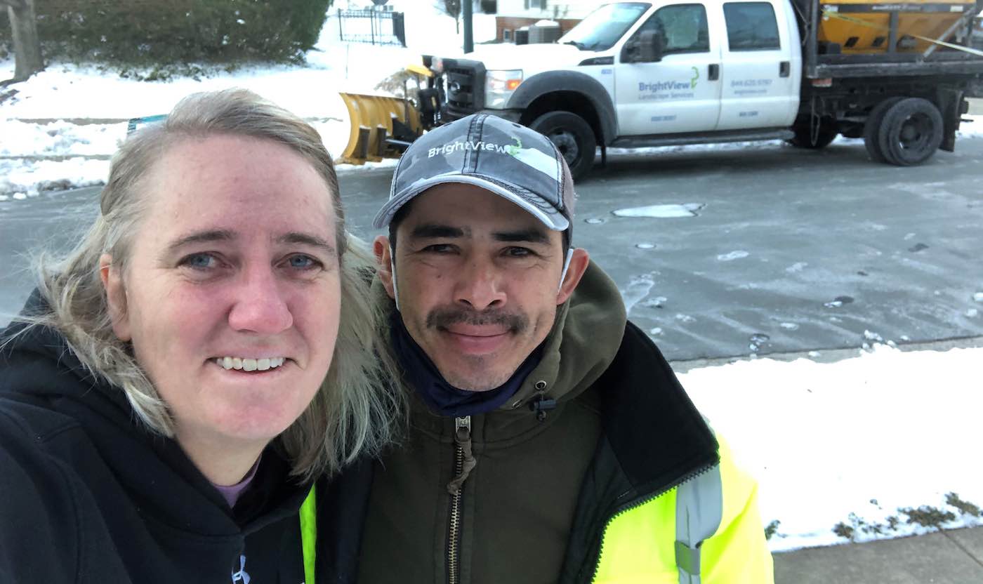 Woman Thanks Hero Who Found a Wallet in Snow, Then Drove it to Her ...